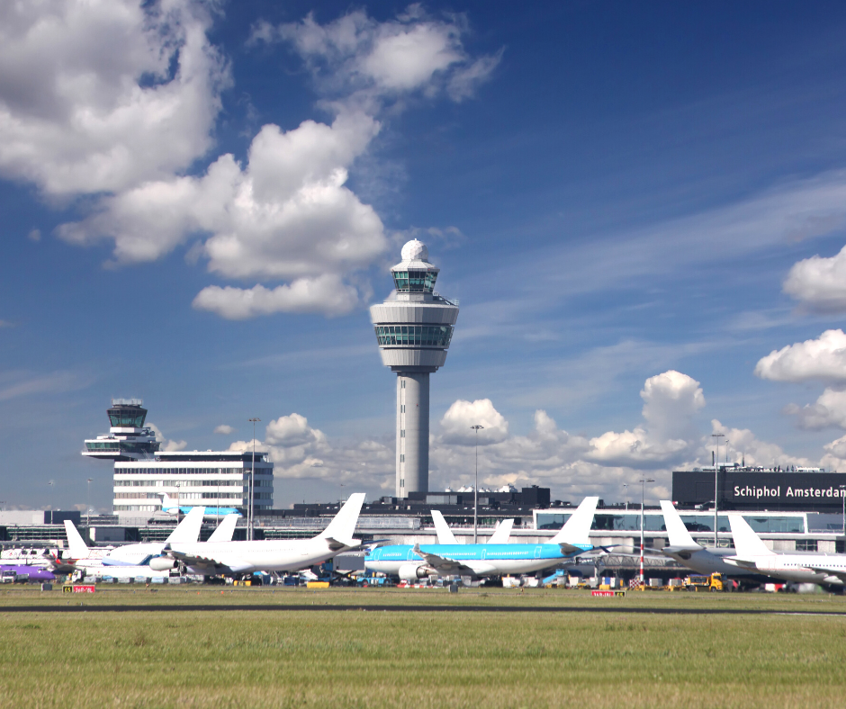 NVA - Hoe ga je om met de lange wachtrijen bij Schiphol deze zomer!