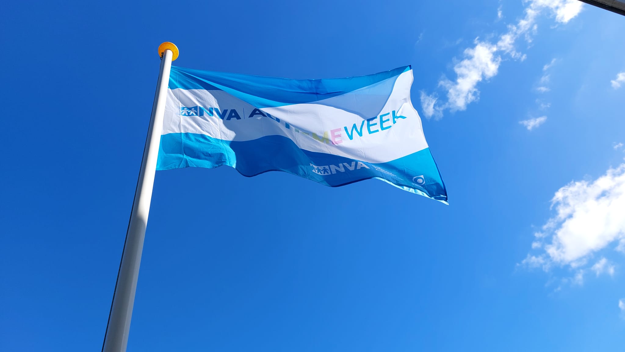 NVA - Autismeweekvlag wappert in talloze gemeentes