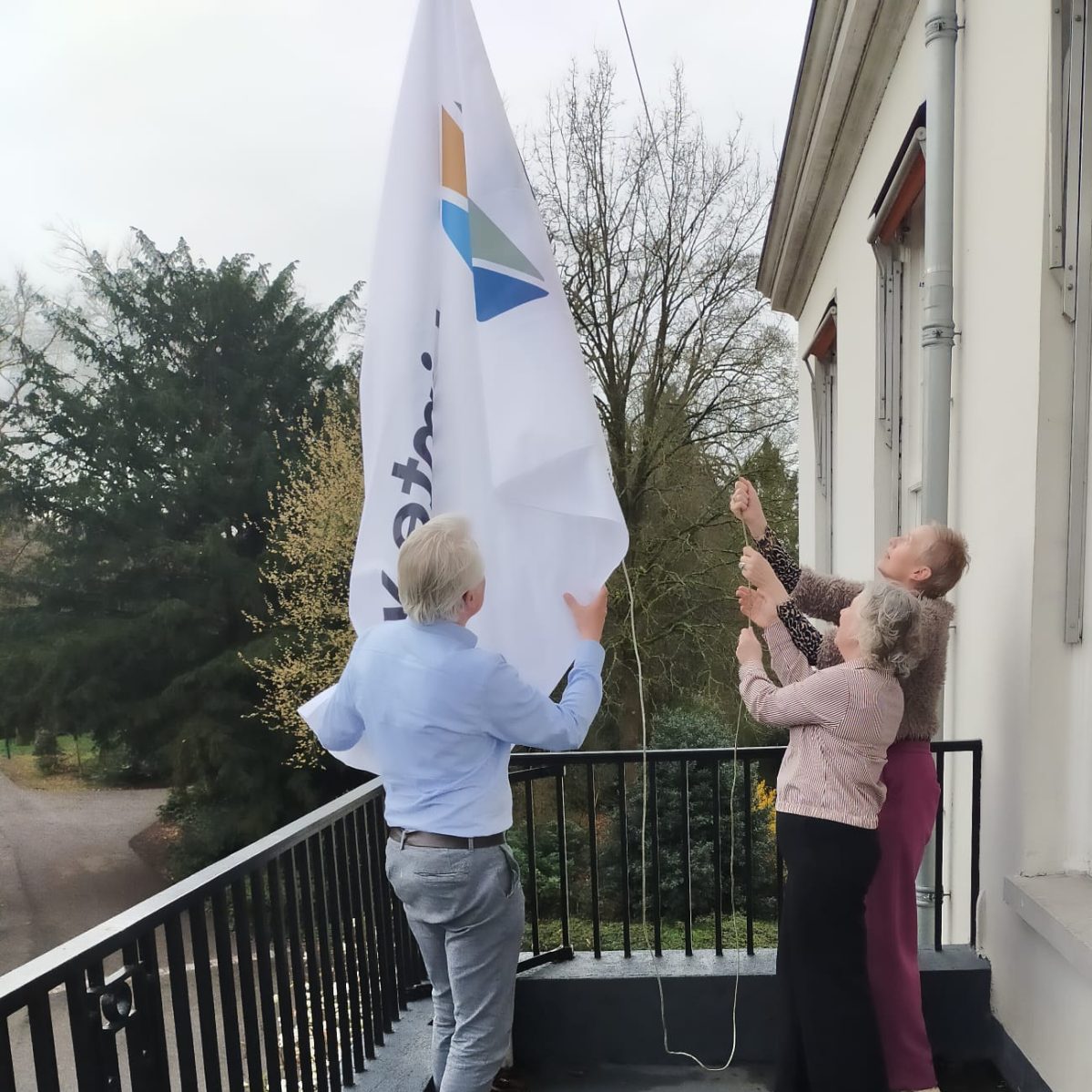 NVA - De Bilt hijst vlag tijdens Autismeweek 2026